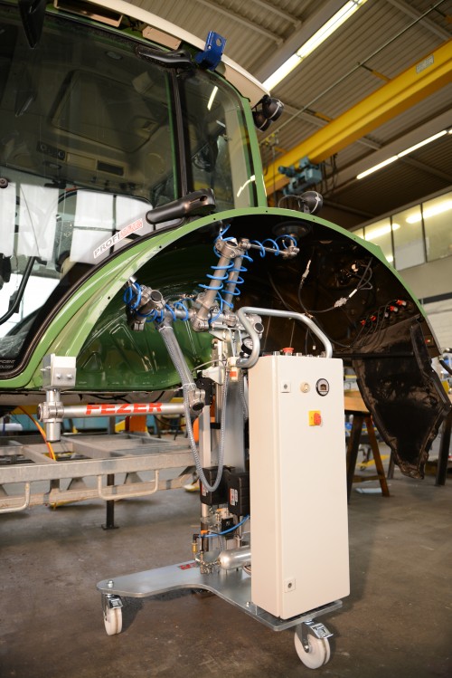 Portable VacuStand for Assembly line Operations | TnT Handling USA, Inc.